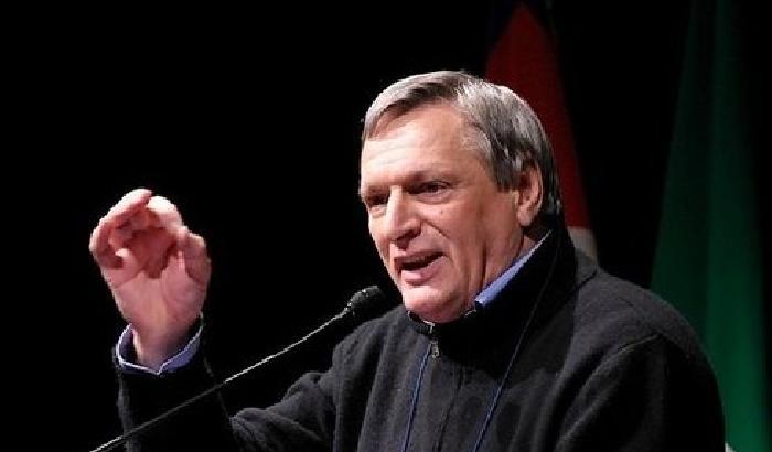 Don Luigi Ciotti, fondatore di Libera, riceve il premio Don Tonino ...