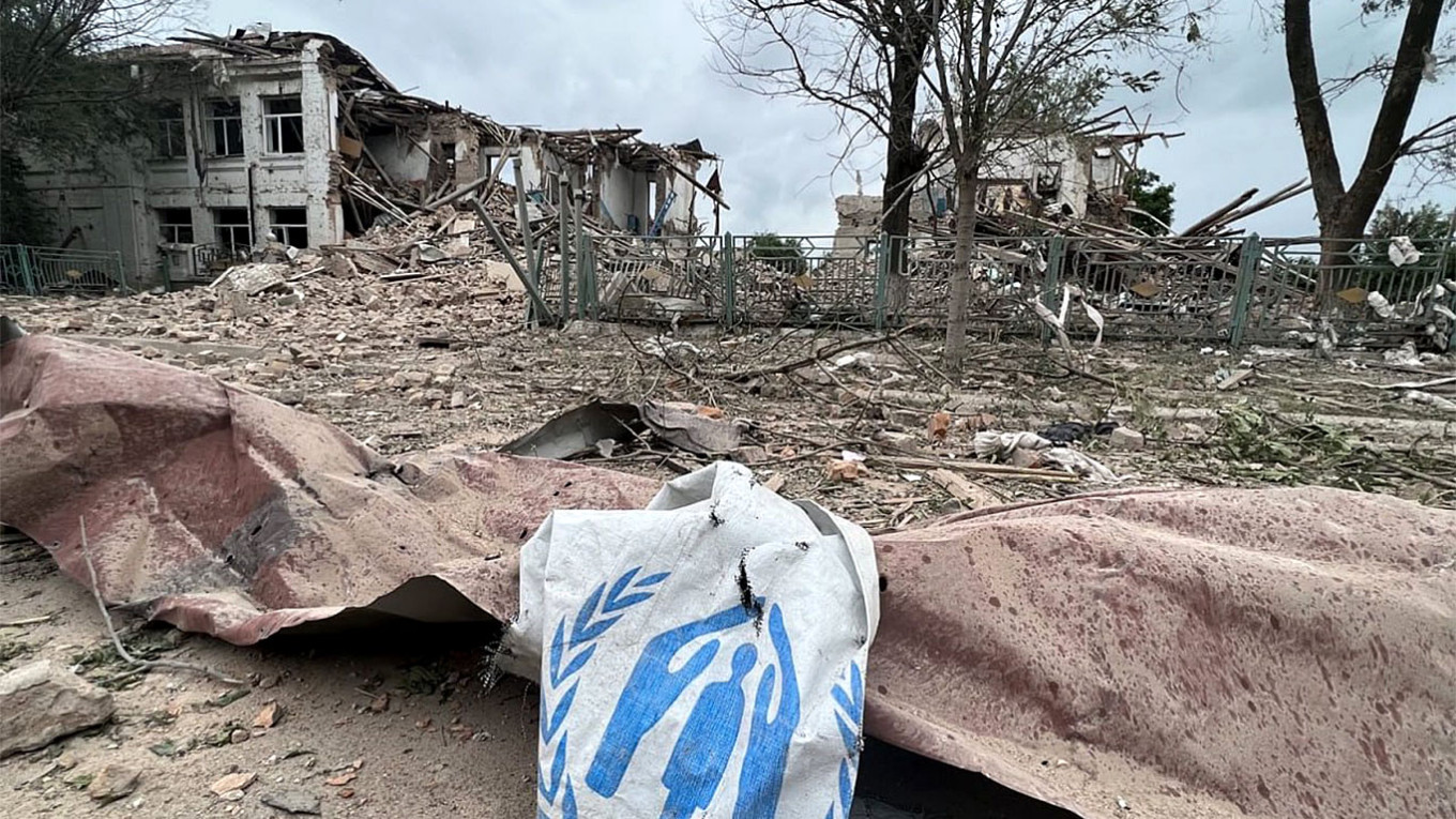 La Russia bombarda un centro di distribuzione di aiuti umanitari a ... La Russia bombarda un centro di distribuzione di aiuti umanitari a ...