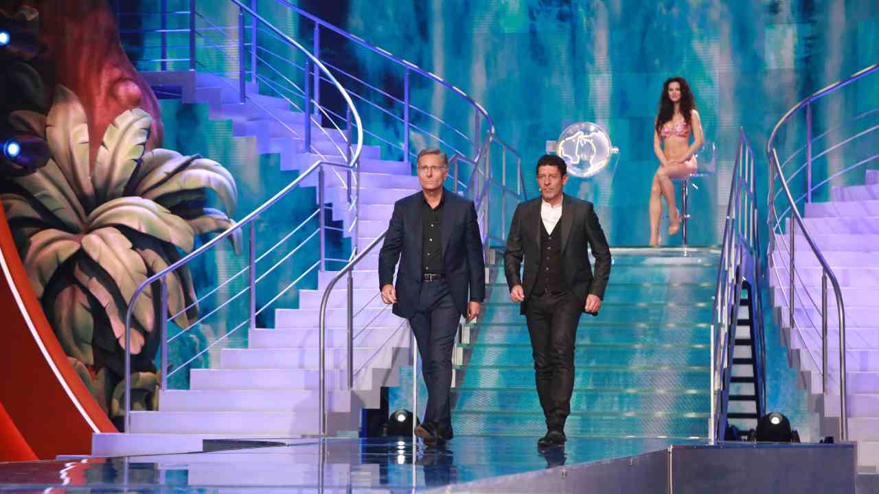 “Ciao Darwin 9”, alle 21.40 su Canale 5: ospiti e anticipazioni della ... “Ciao Darwin 9”, alle 21.40 su Canale 5: ospiti e anticipazioni della ...