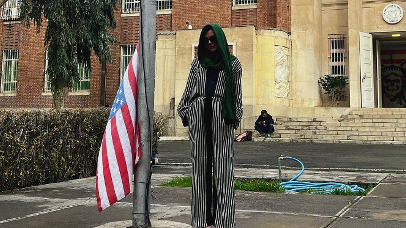 L'Iran apre le porte alla pornostar americana Whitney Wright e scoppia ... L'Iran apre le porte alla pornostar americana Whitney Wright e scoppia ...
