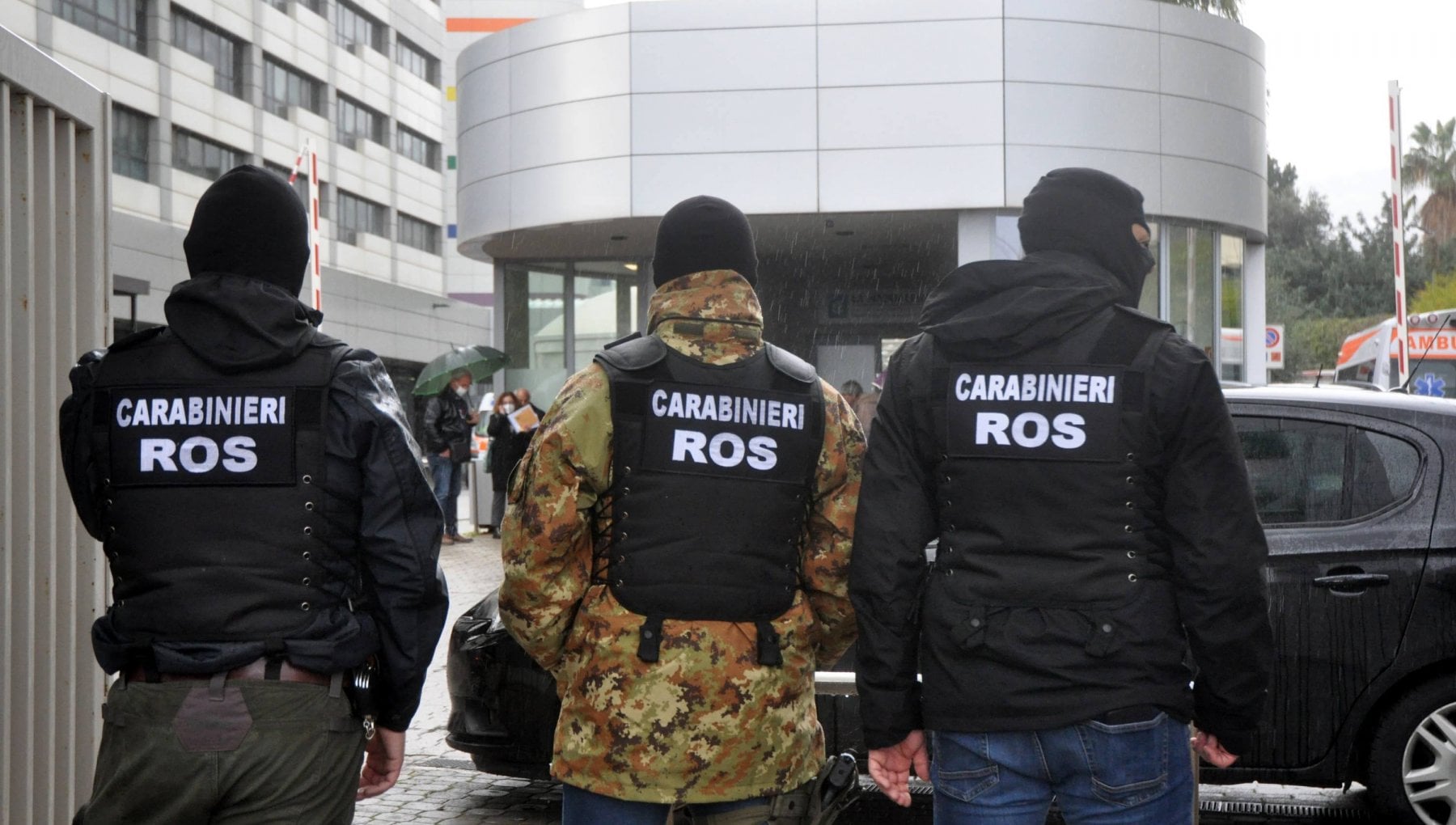 Traffico di droga e armi, venti arresti a Genova: perquisizioni a ... Traffico di droga e armi, venti arresti a Genova: perquisizioni a ...
